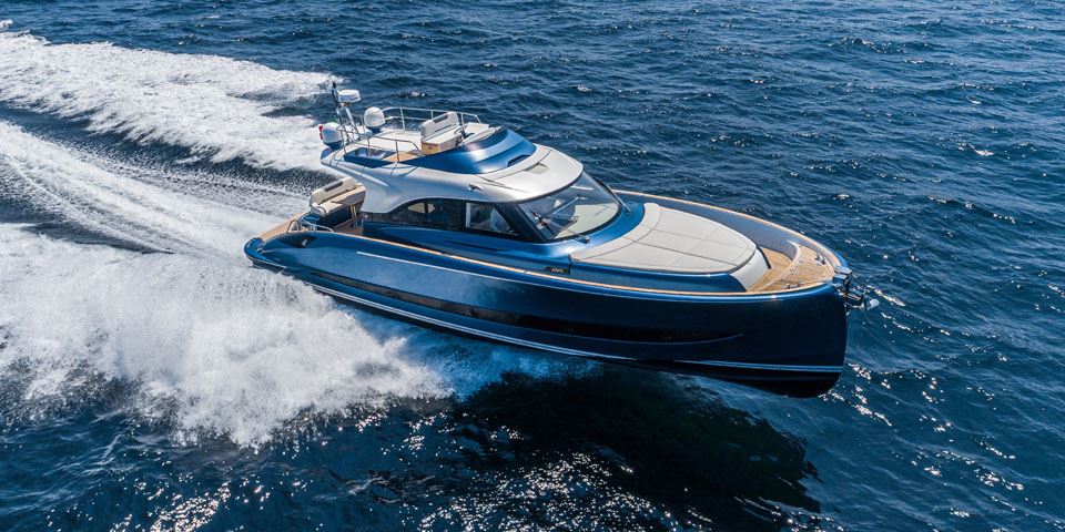 Solaris Power 48 Flybridge | Berthon - Solaris Power Dealer