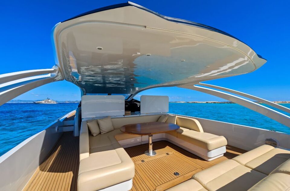 Go (Very) Fast in Style with Zeta Elle 20, CALA DI LUNA III - Berthon ...