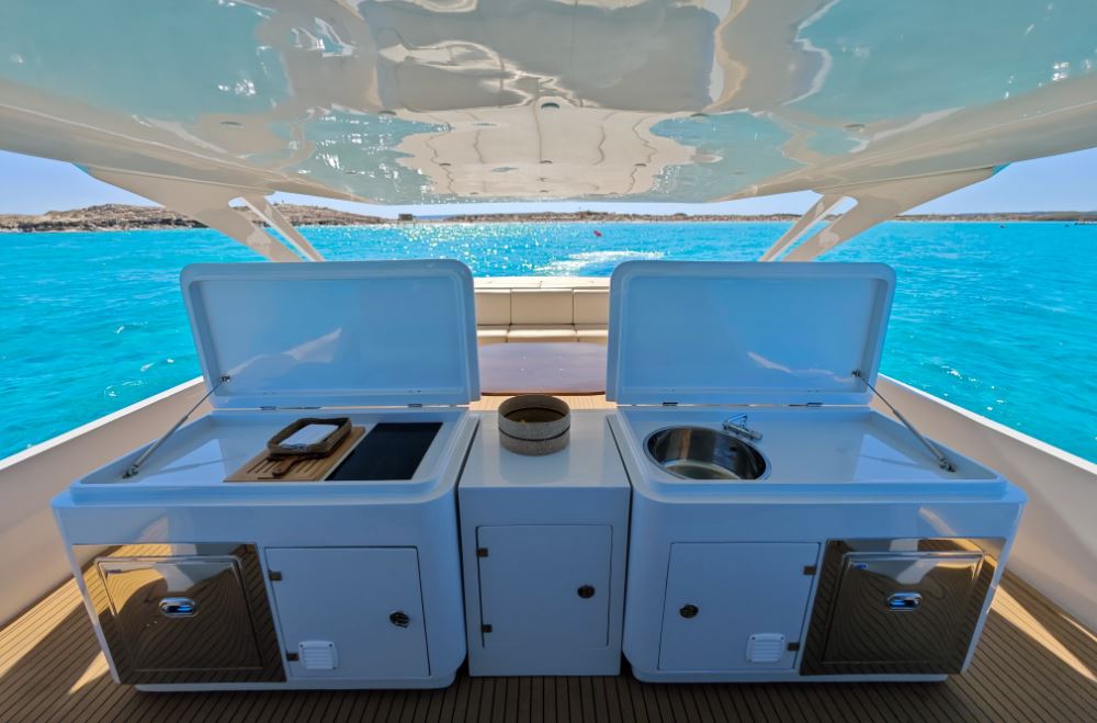 Go (Very) Fast in Style with Zeta Elle 20, CALA DI LUNA III - Berthon ...